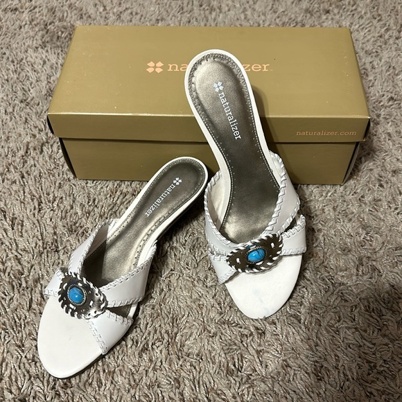 Naturalizer | Shoes | Naturalizer Dumas White Leather Sandals | Poshmark